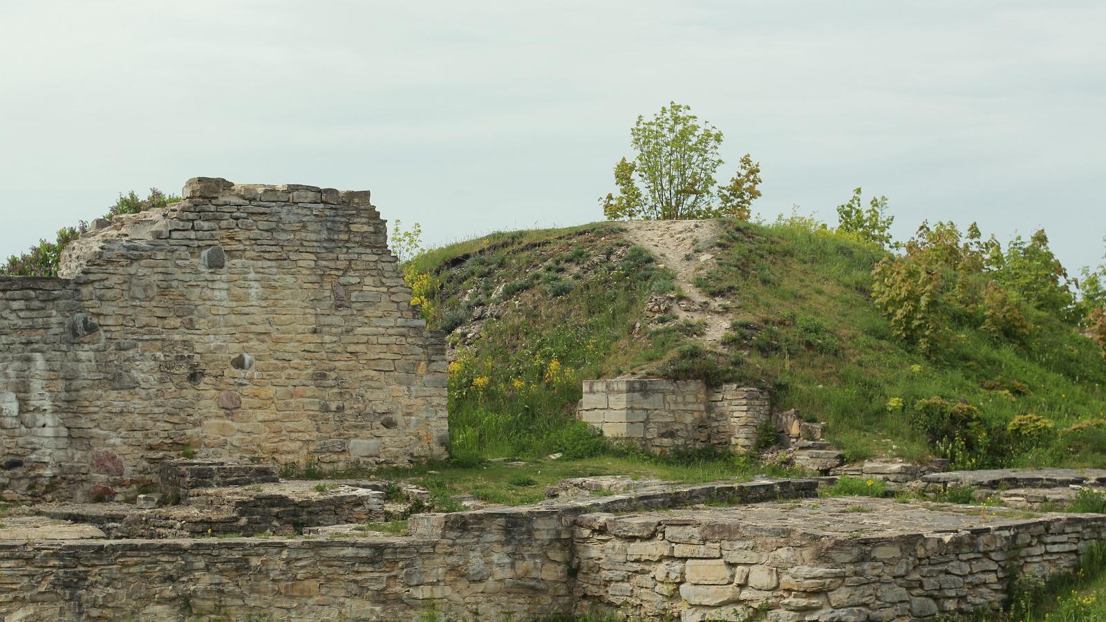 Lihula linnuse varemed