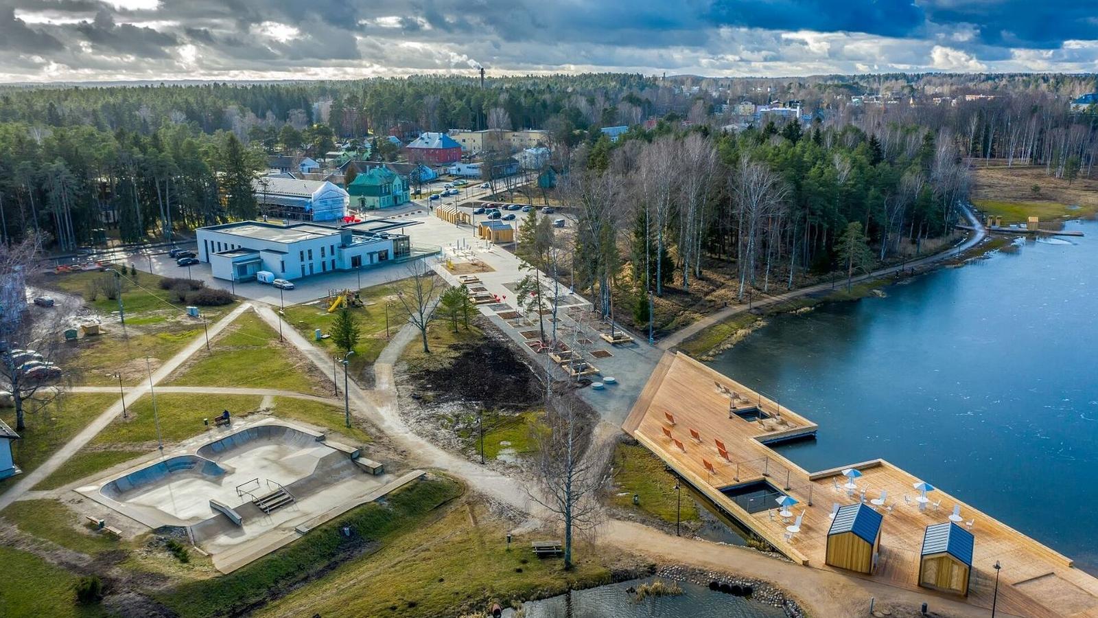 Elva Central Square and beach promenade