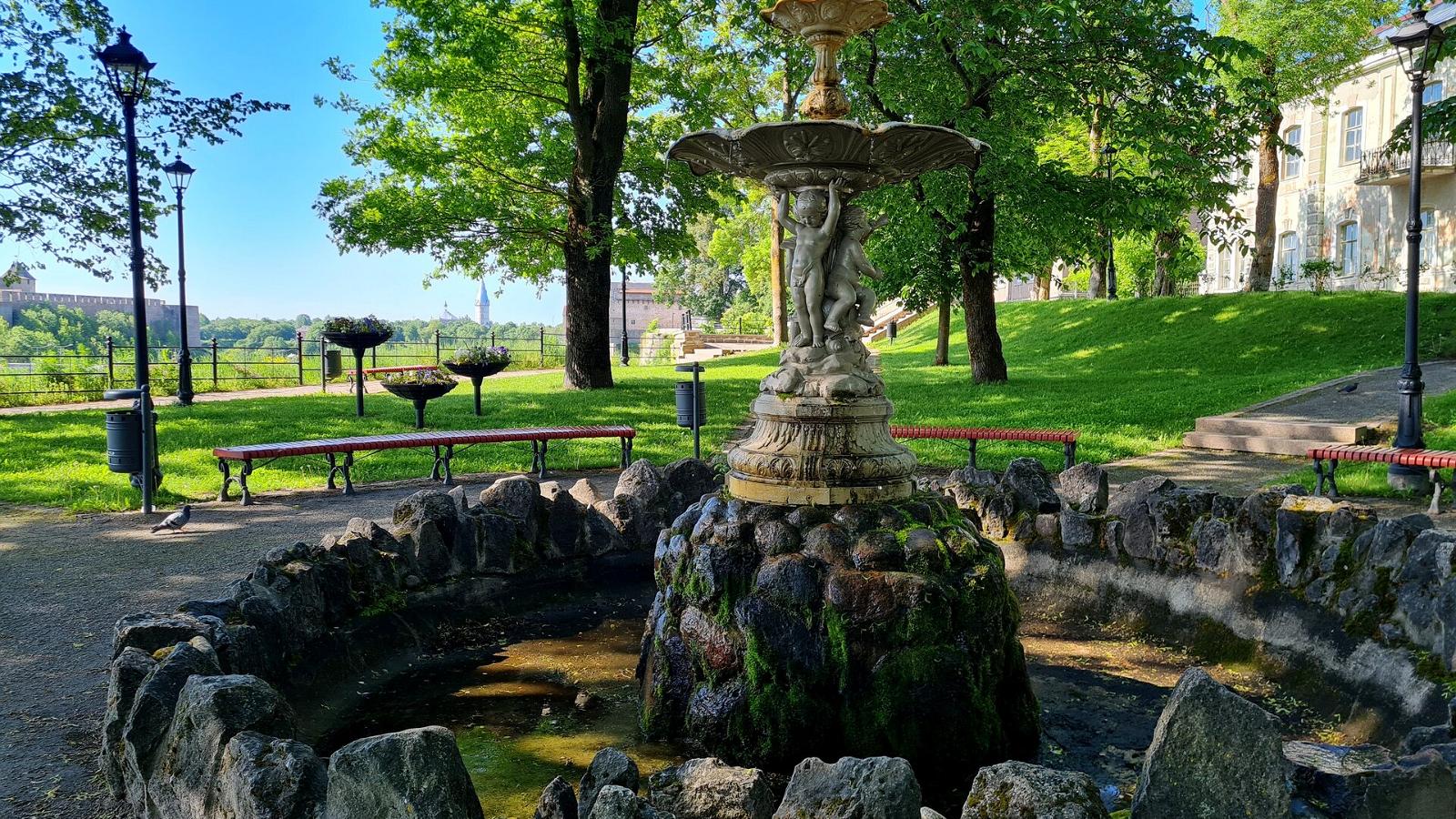 Narva park "Pimeaed" ja ülemine promenaad, Ida-Viru maakond