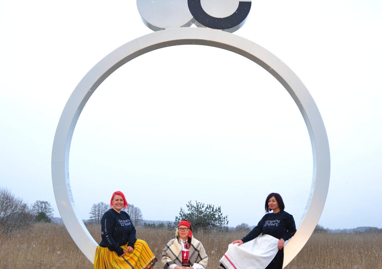 Ö/Õ statue to mark dialect border